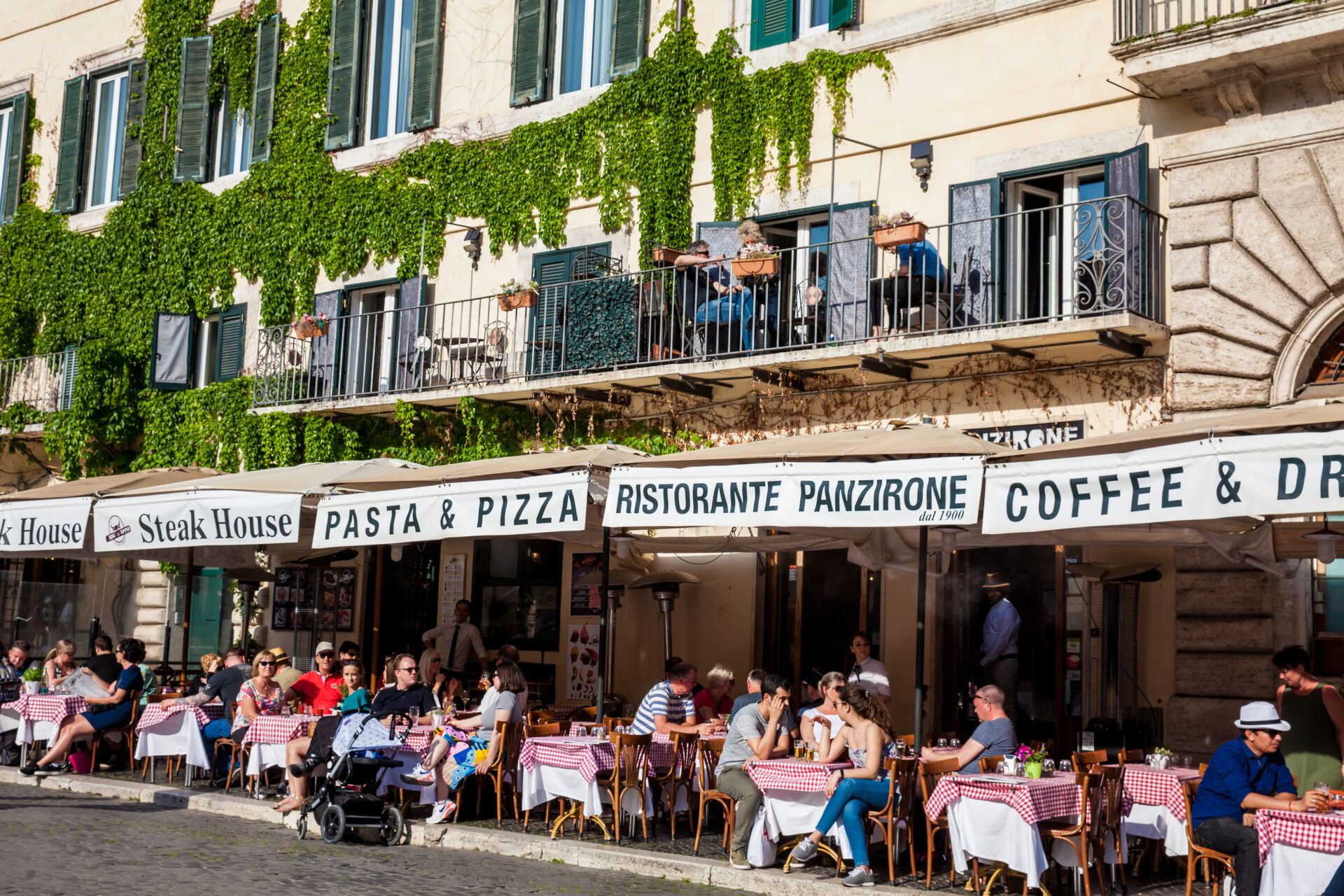 Eat near Rome's most famous monuments 🔥 | MEININGER Hotels
