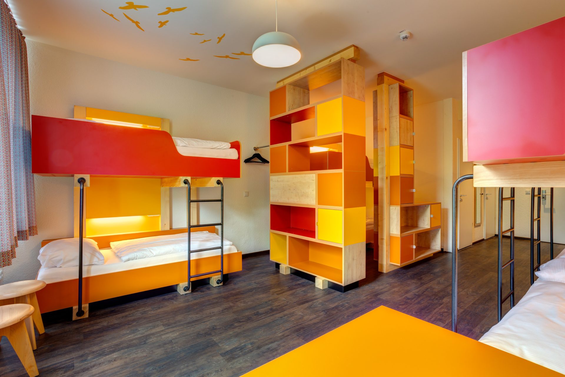 Der Hamburger DOM: Dein ultimativer Guide | MEININGER Hotels