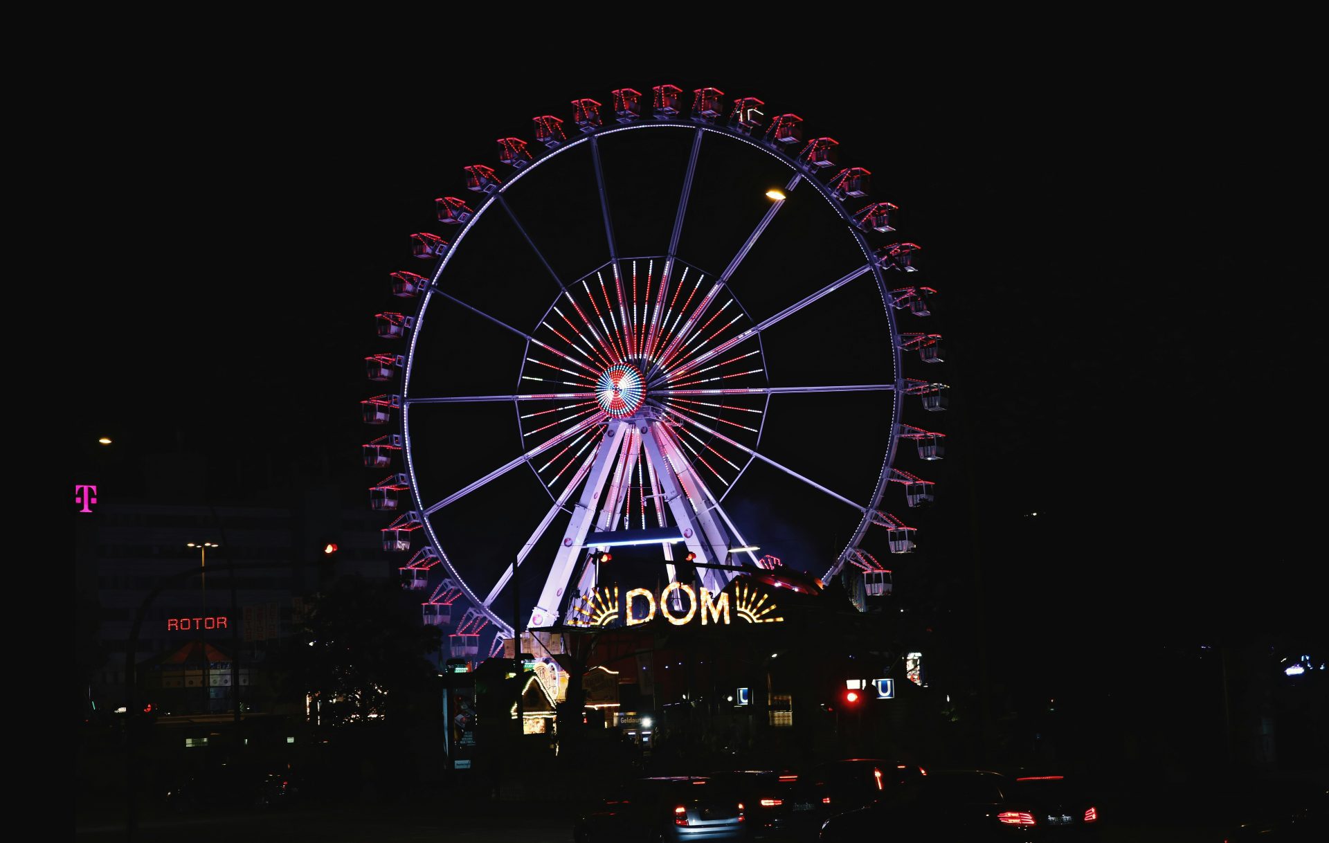 Der Hamburger DOM: Dein ultimativer Guide | MEININGER Hotels